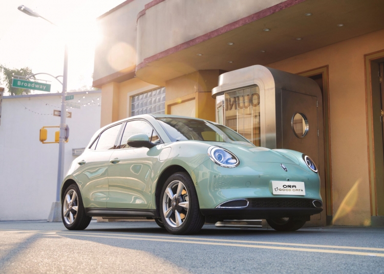 The Ora Good Cat now comes in Pistachio Green, features funky dual-tone ...