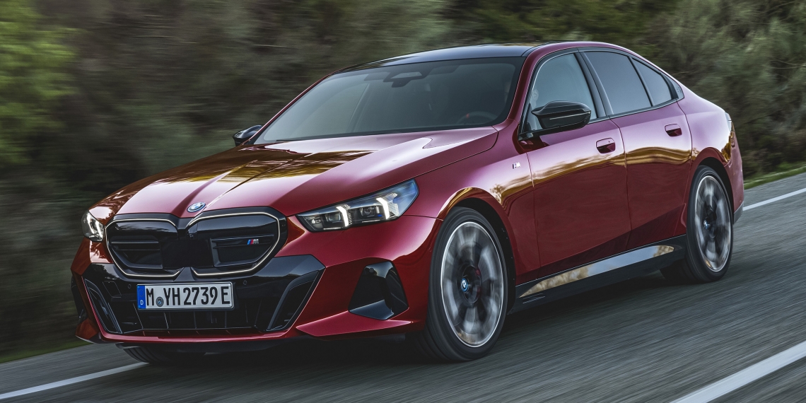 BMW i5 debuts: 5 Series EV with up to 593hp and 582km of range, plus in-car cloud gaming ...