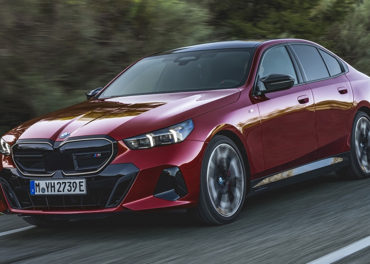 BMW i5 debuts: 5 Series EV with up to 593hp and 582km of range, plus in ...