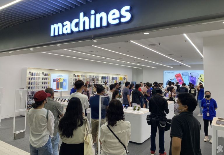 Machines open second Apple Premium Partner store located at 1 Utama. So ...