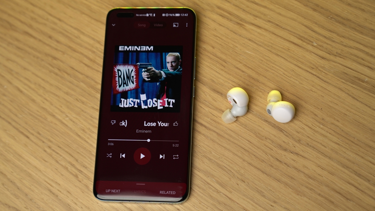 HONOR Magic5 series features the industry’s first RF enhancement chip, C1