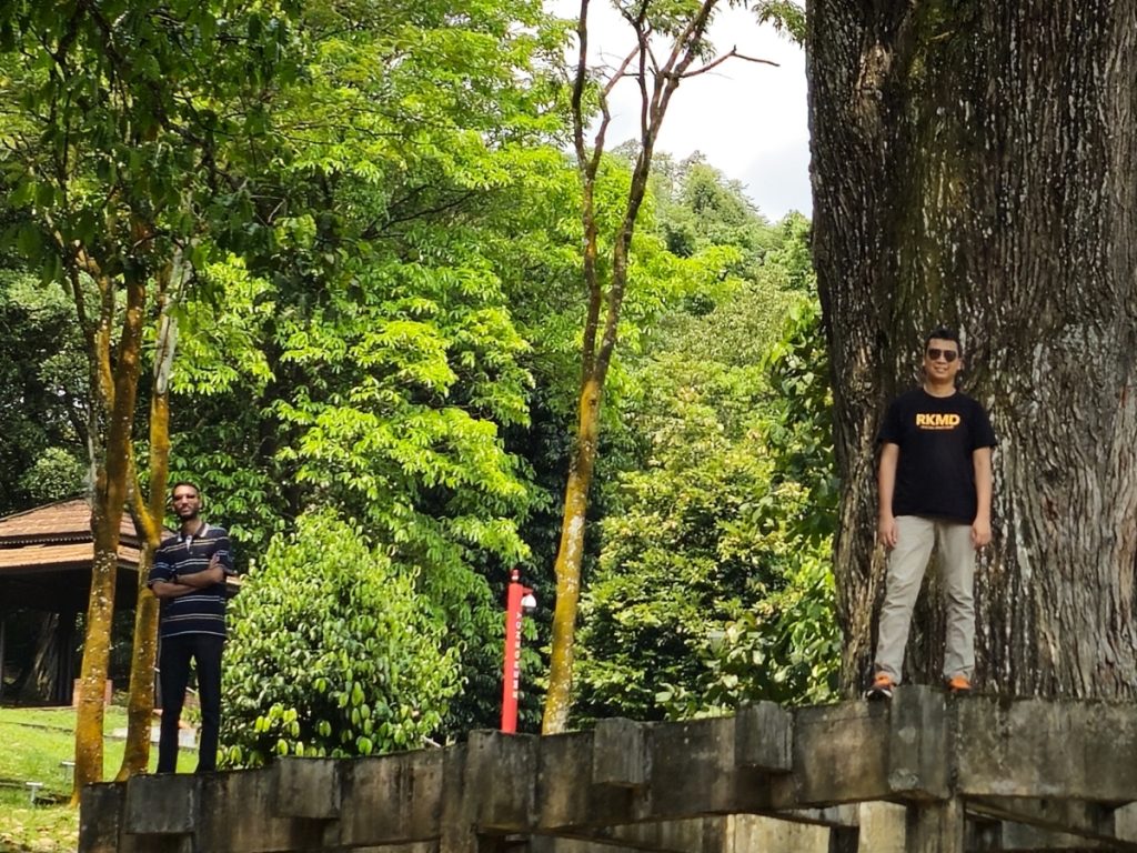 What can you do with a mobile camera containing 200 million pixels?