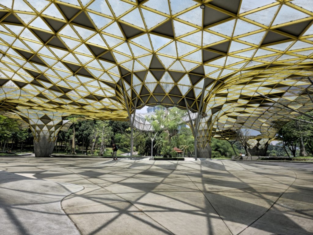 What can you do with a mobile camera containing 200 million pixels?