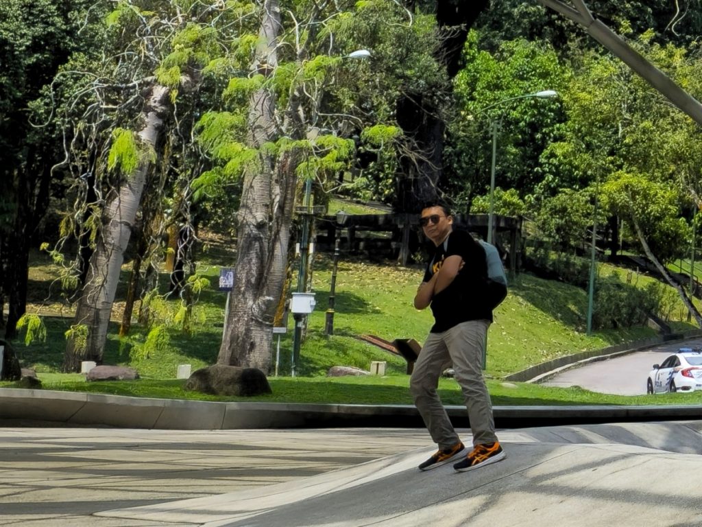 What can you do with a mobile camera containing 200 million pixels?