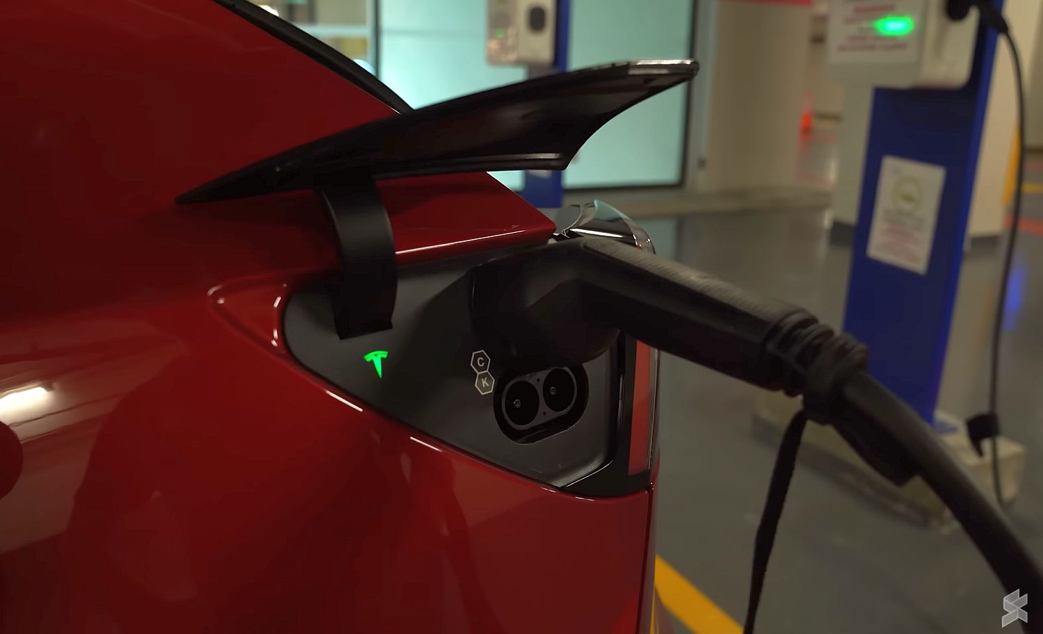 Can Tesla vehicles use other EV chargers in Malaysia? Here's what you ...