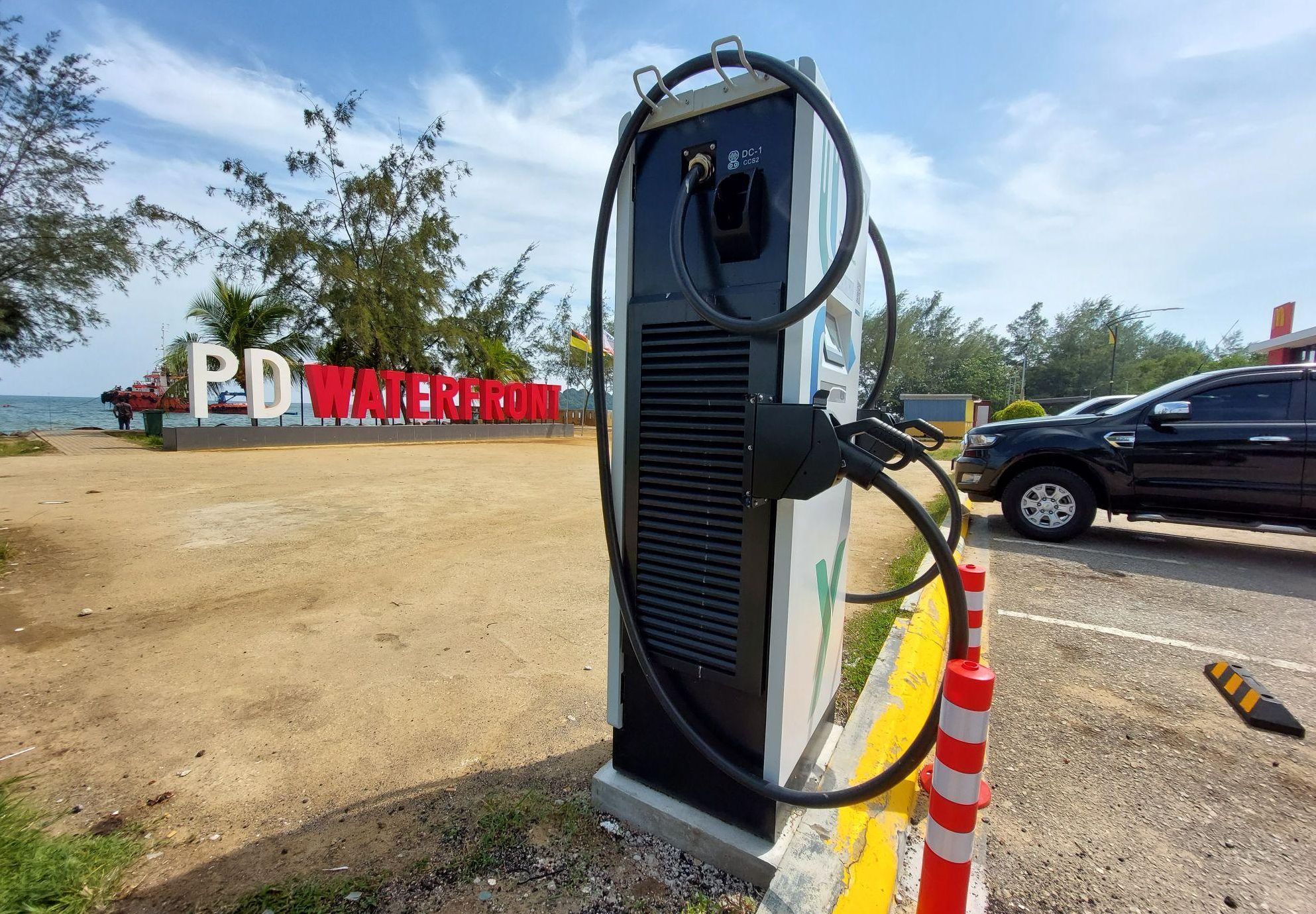 ChargEV deploys Port Dickson's first DC charger at Starbucks Drive-Thru ...