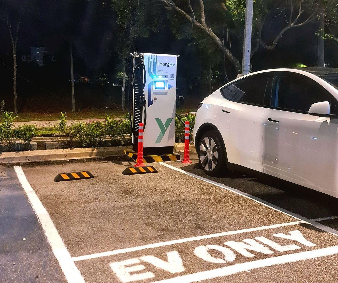 ChargEV deploys 60kW DC Charger at Starbucks Kuantan Indera Mahkota ...