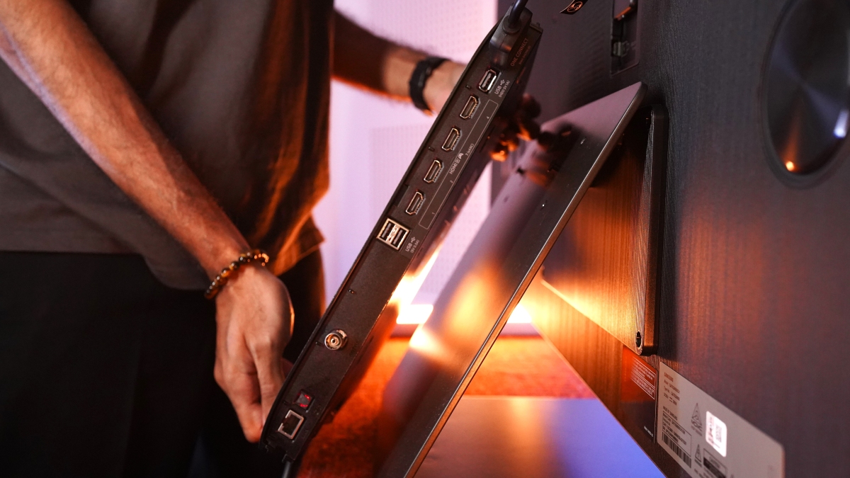 Here are features of the Samsung QN800C Neo QLED 8K TV to take note of