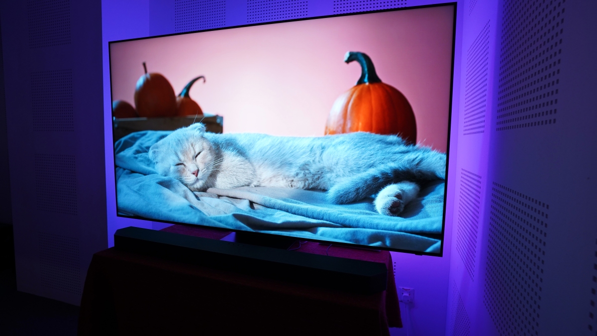 Here are features of the Samsung QN800C Neo QLED 8K TV to take note of