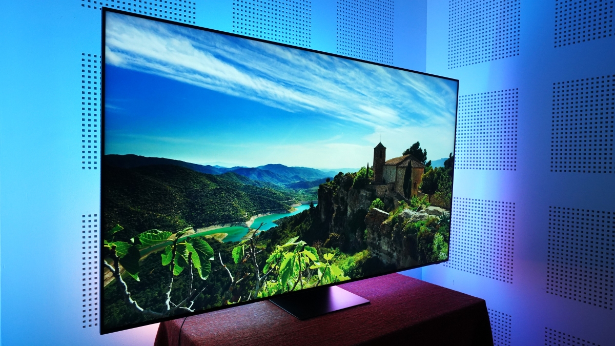 Here are features of the Samsung QN800C Neo QLED 8K TV to take note of