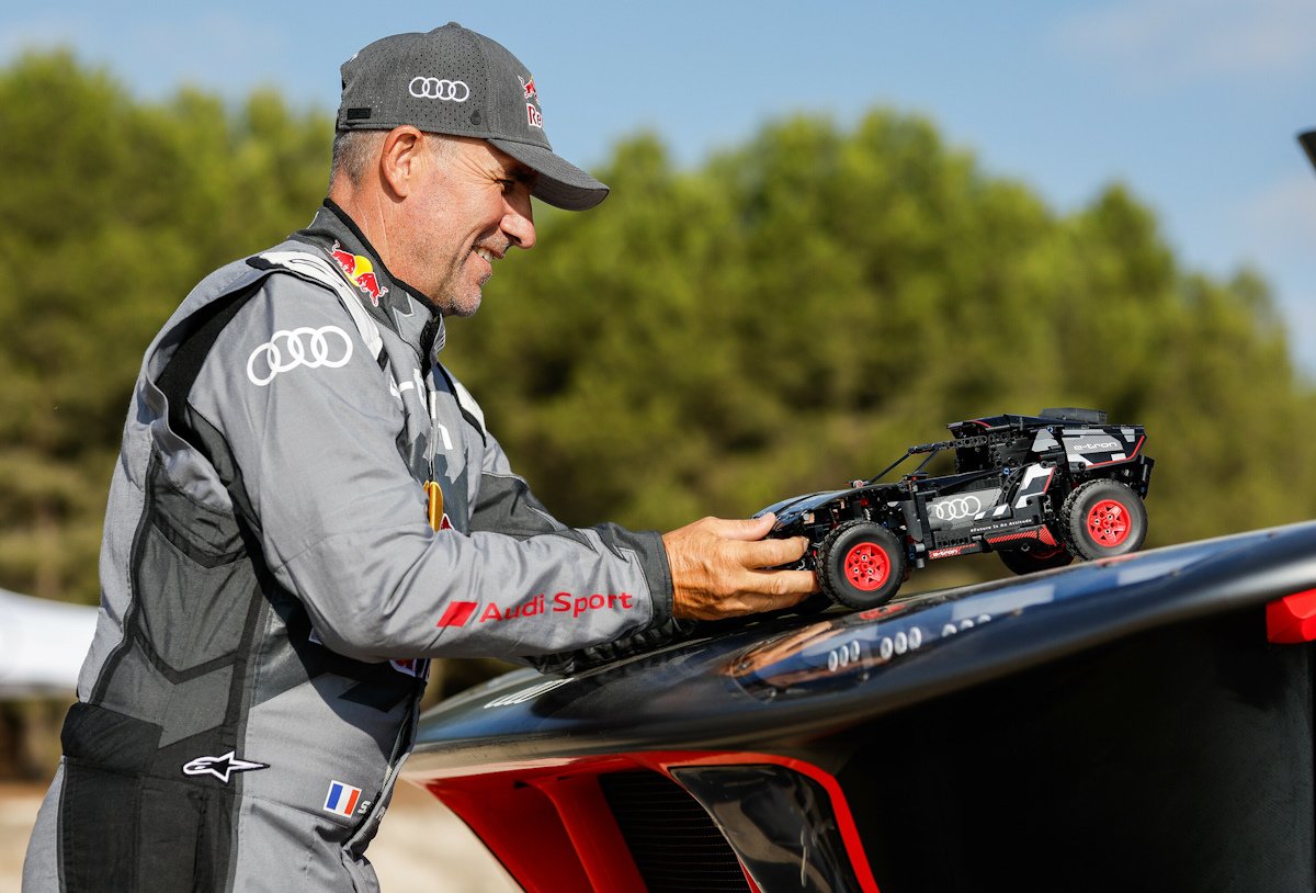 Lego Technic Audi RS Q e-tron leaps into Malaysia for RM799: Features 3 ...