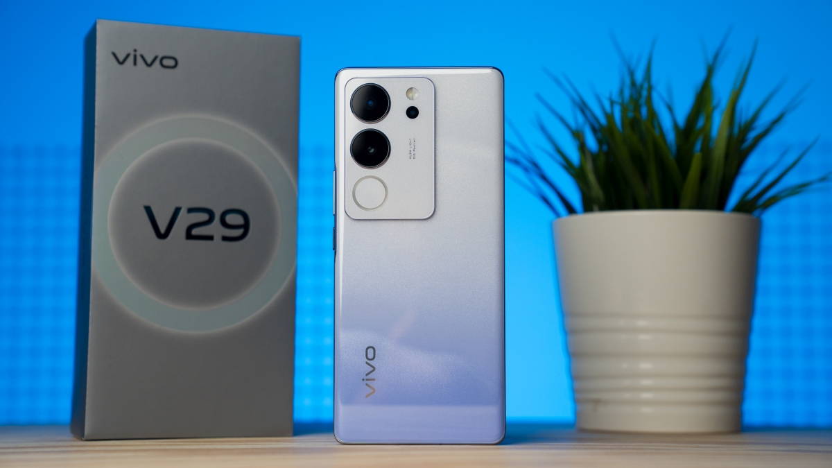 Shed some light on your night portraits with the Aura Light 2.0 on the ...