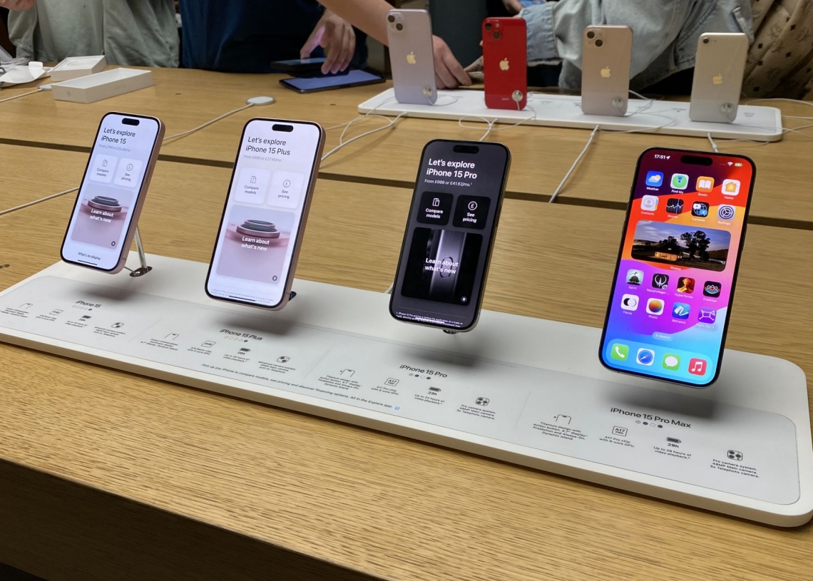 "iphone 16 pro max celcom digi" - SoyaCincau