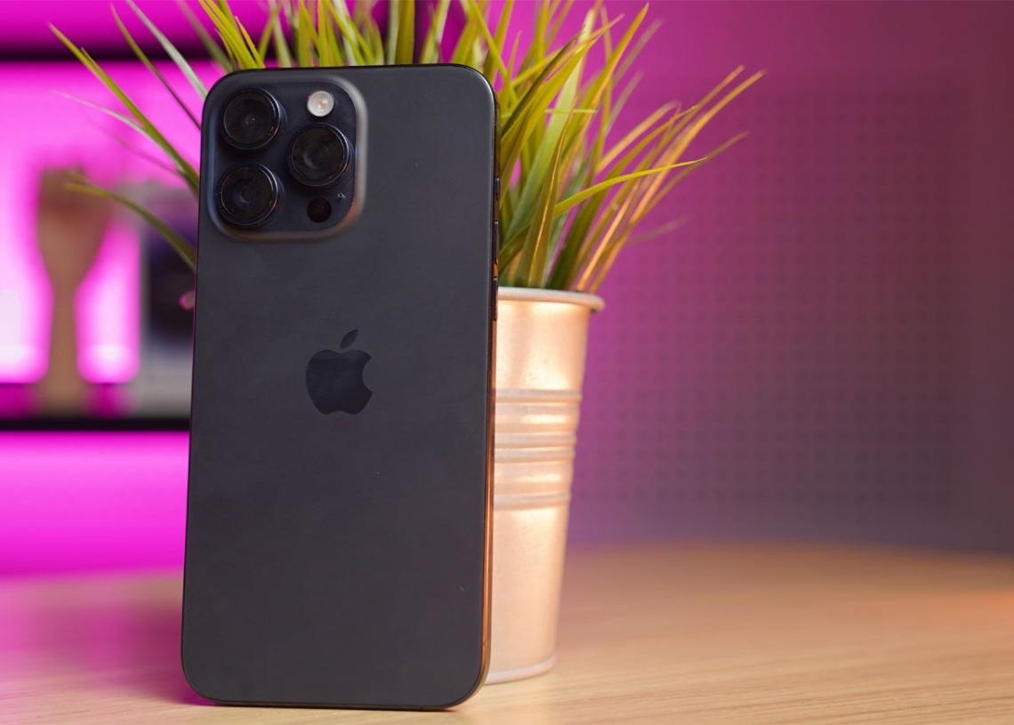 iPhone 15 Pro Max - SoyaCincau