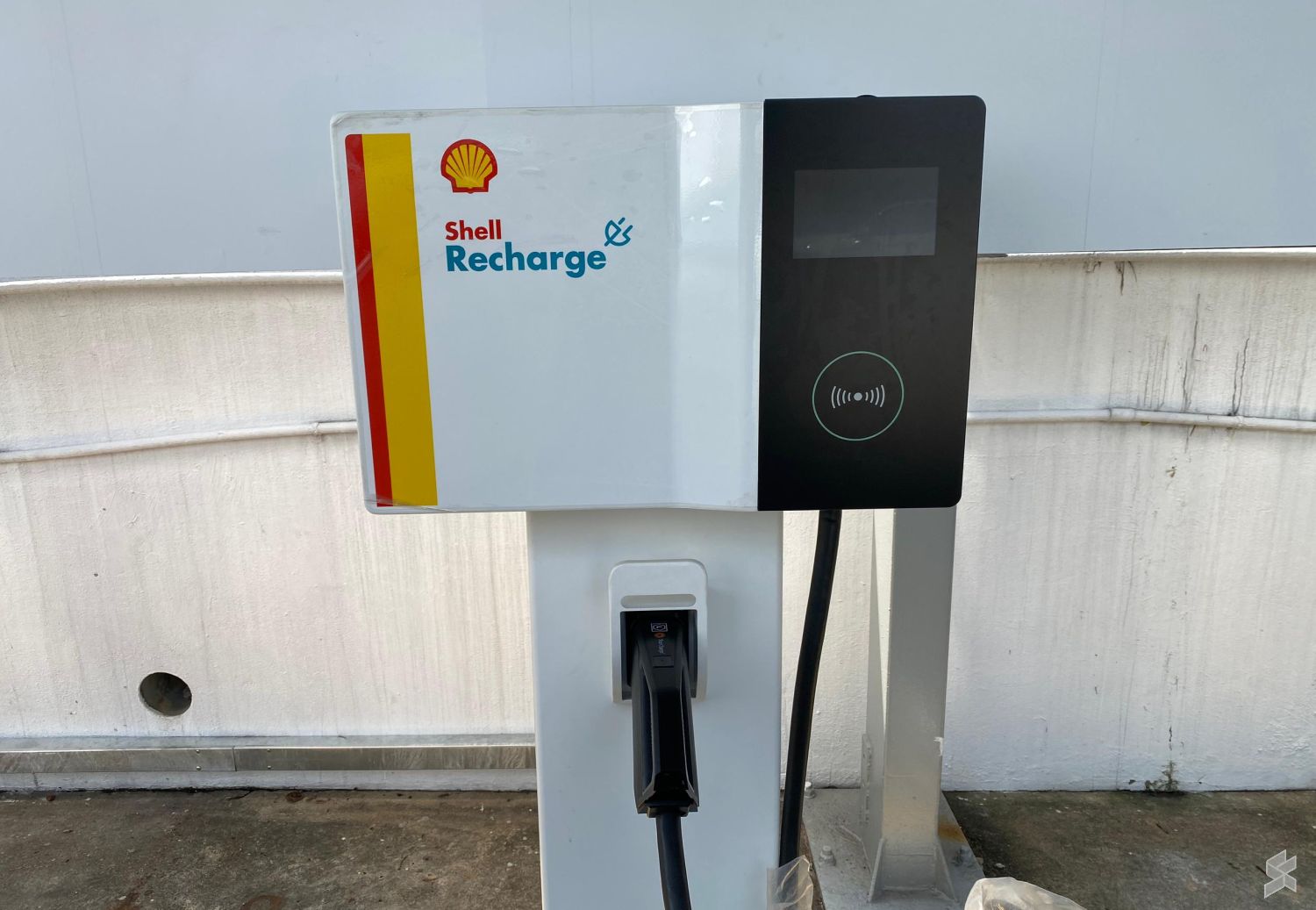 Lim Tayar now operates Shell Helix service centres, deploys first DC ...