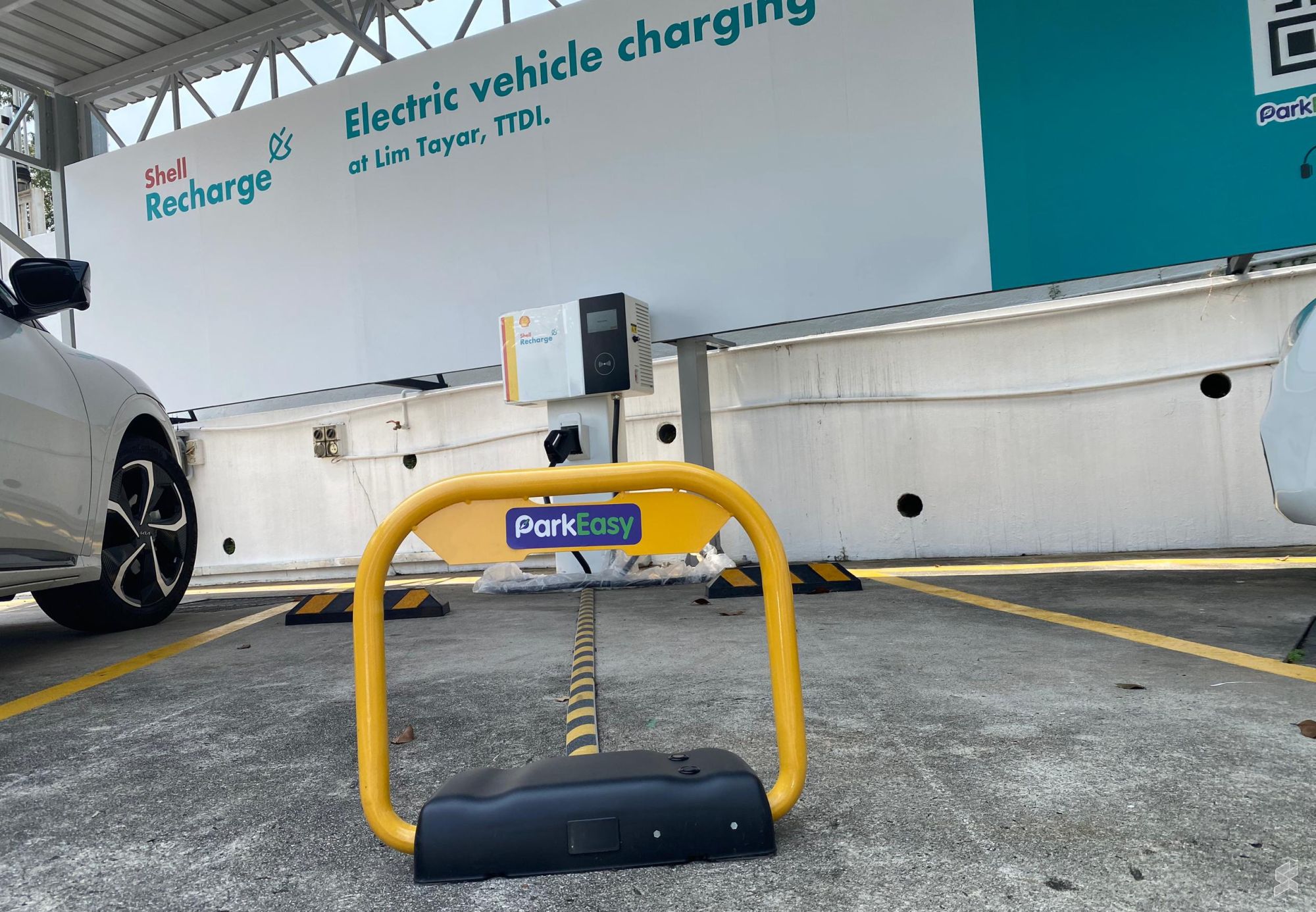 Lim Tayar now operates Shell Helix service centres, deploys first DC ...