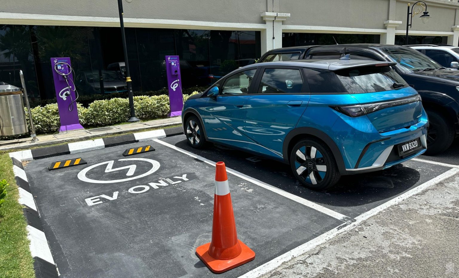 Gentari installs EV chargers at four shopping malls in JB