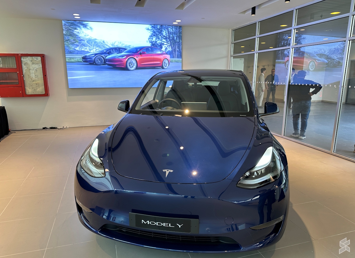 Tesla Centre Cyberjaya: The first of its kind in Malaysia, but what ...