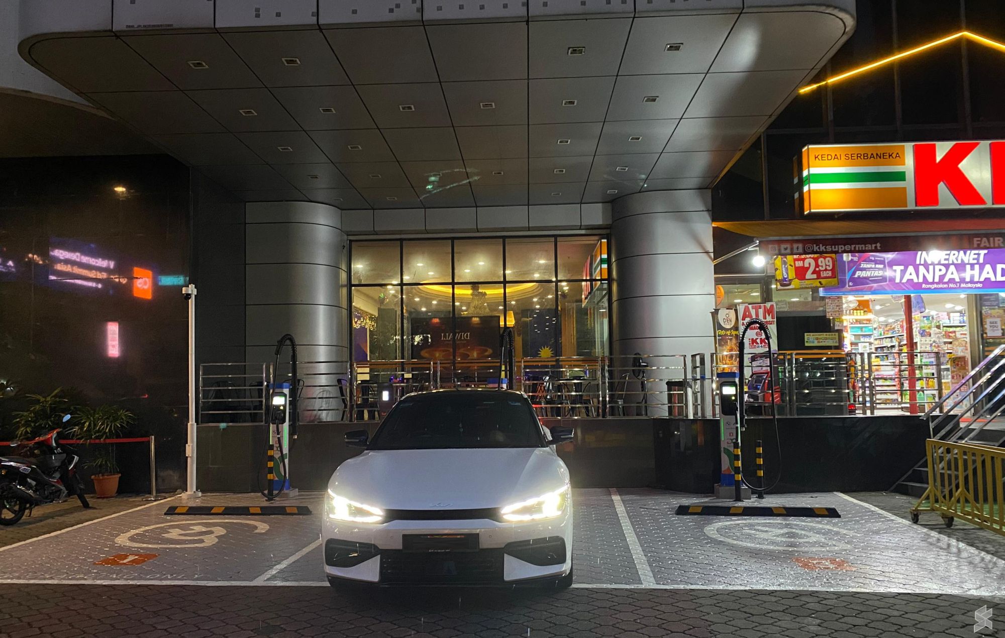 DC Handal turns on 150kW DC fast charger at Wisma MCA KL