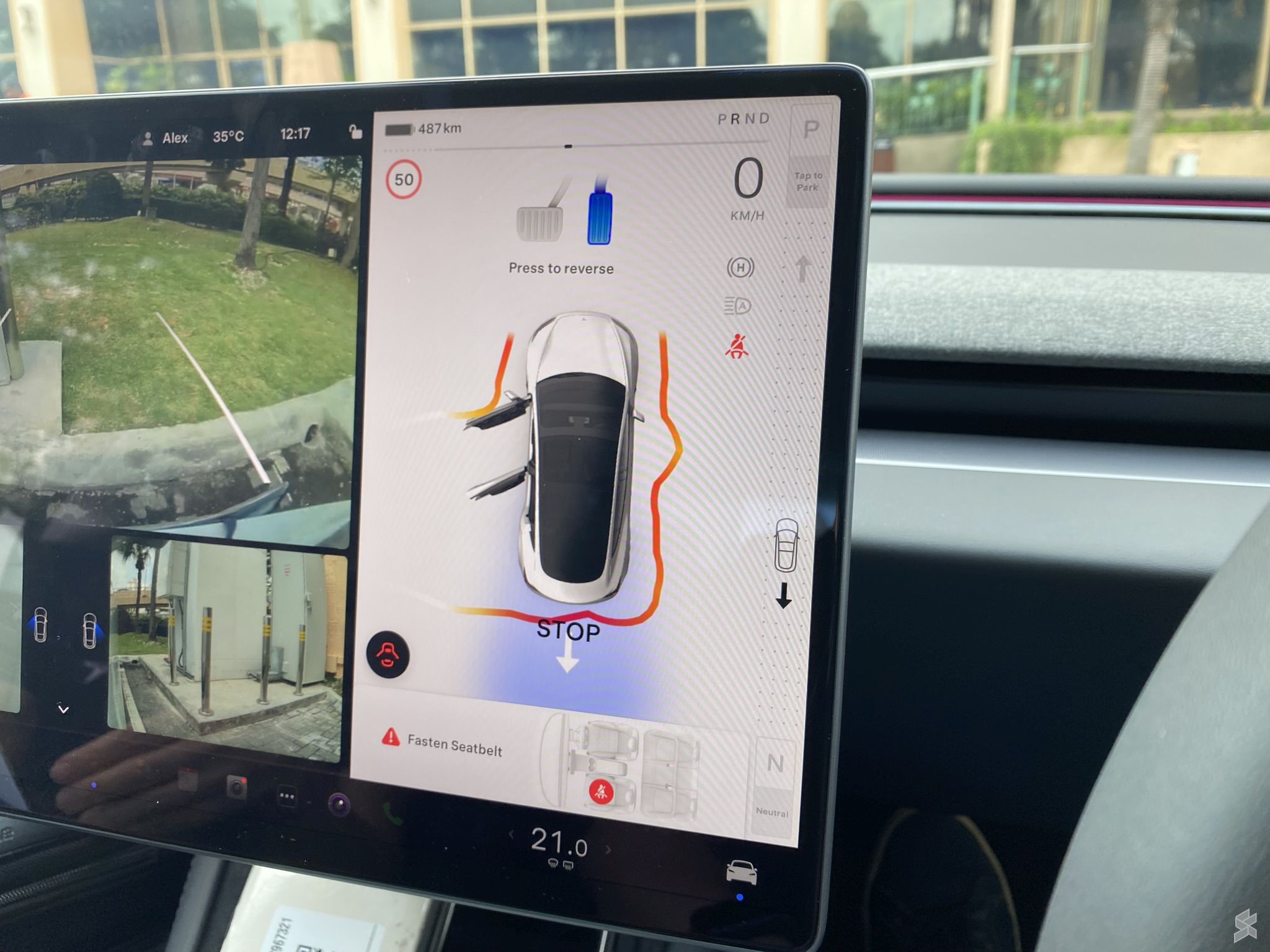 Tesla Model 3 Roundabout Test: No signal stalks, no problem?