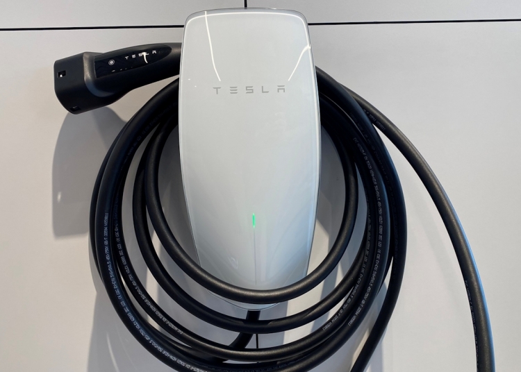 "tesla gen 3 wall connector" - SoyaCincau