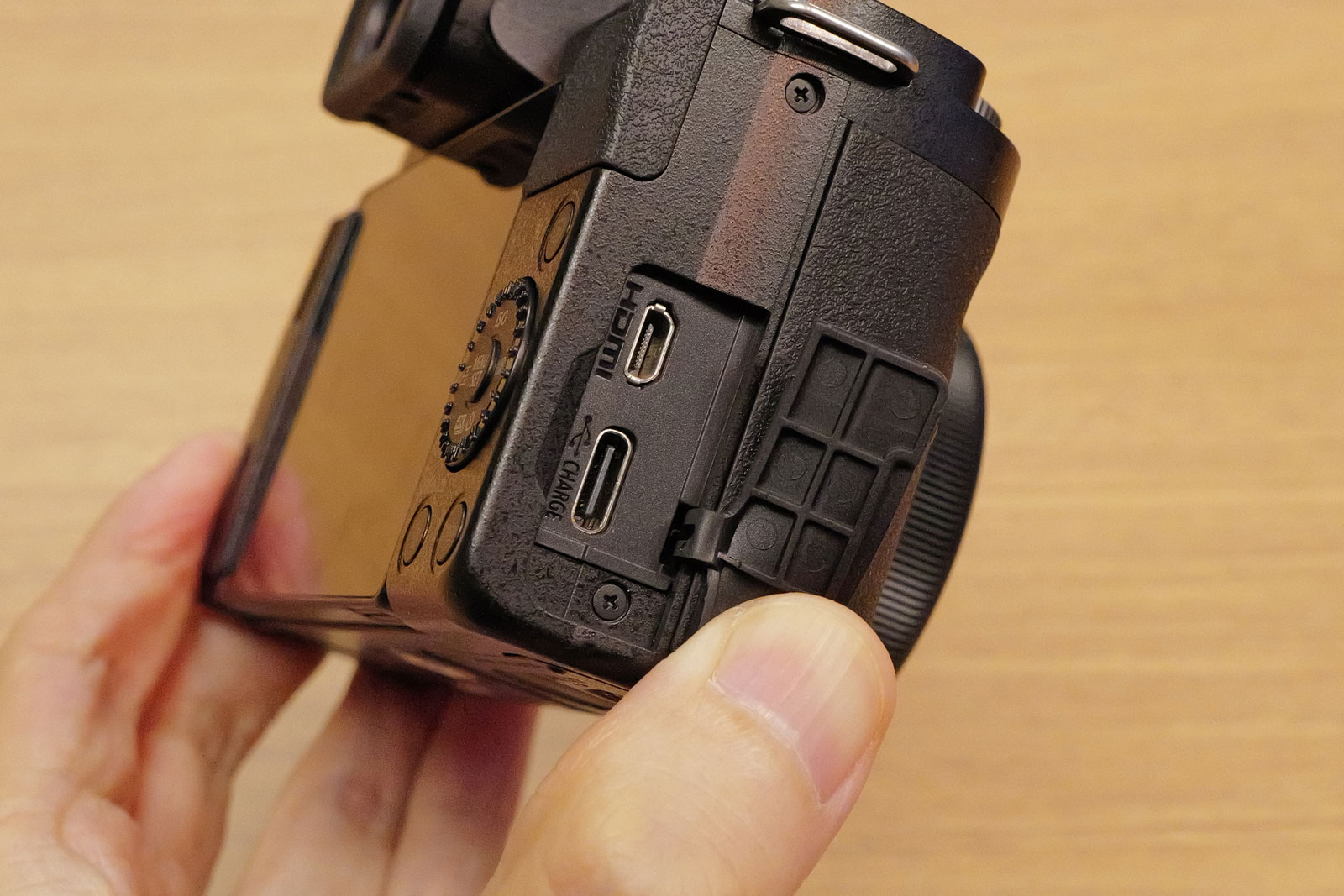 Panasonic launches new LUMIX G100D with new EVF and USB-C