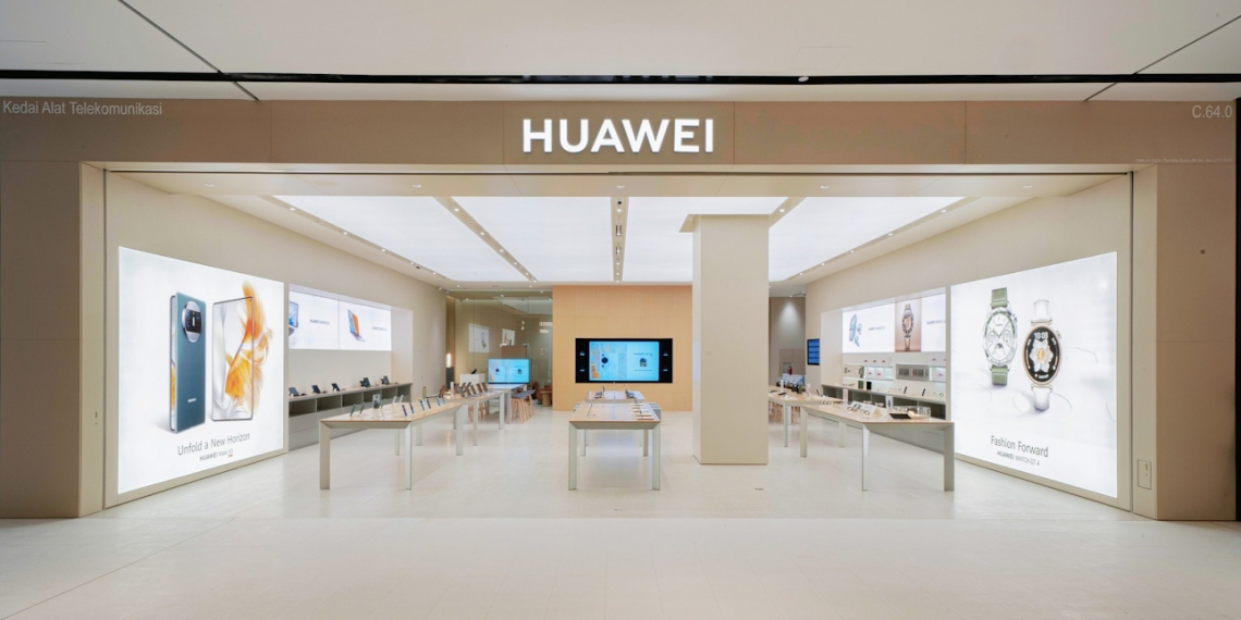 Here's the opening promo for Huawei Experience Store TRX