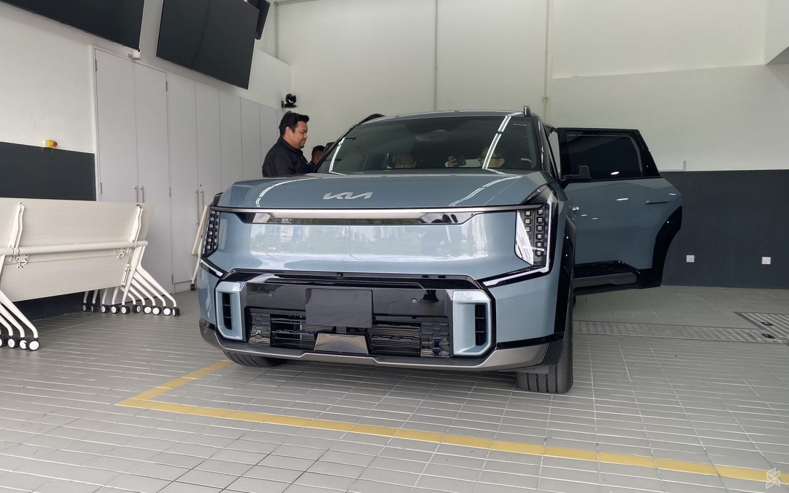 KIA EV9 GT-Line Malaysia: Kia's Mercedes-Benz EQS SUV rival