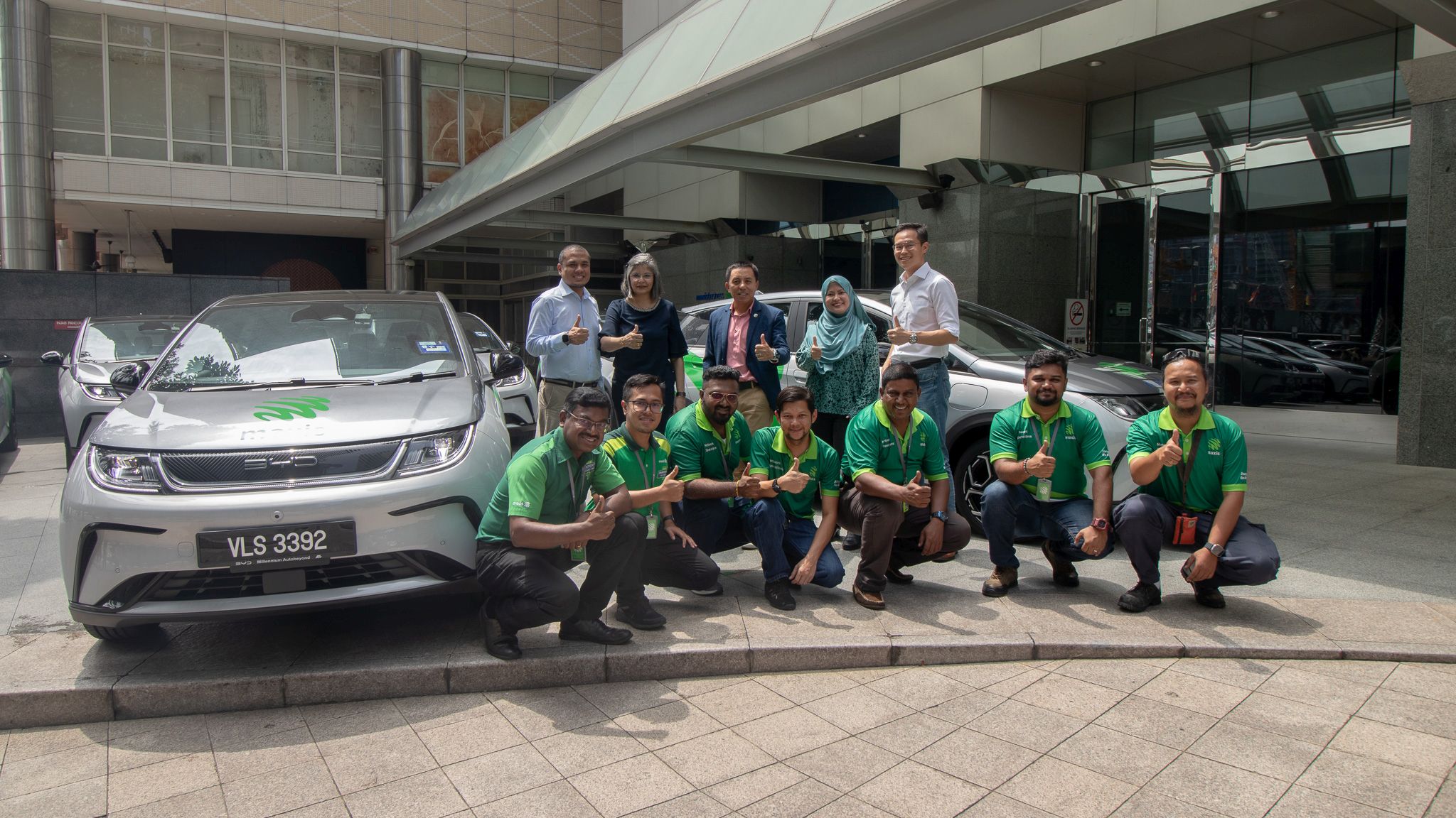 Maxis begins transition to EVs with BYD Dolphins - SoyaCincau
