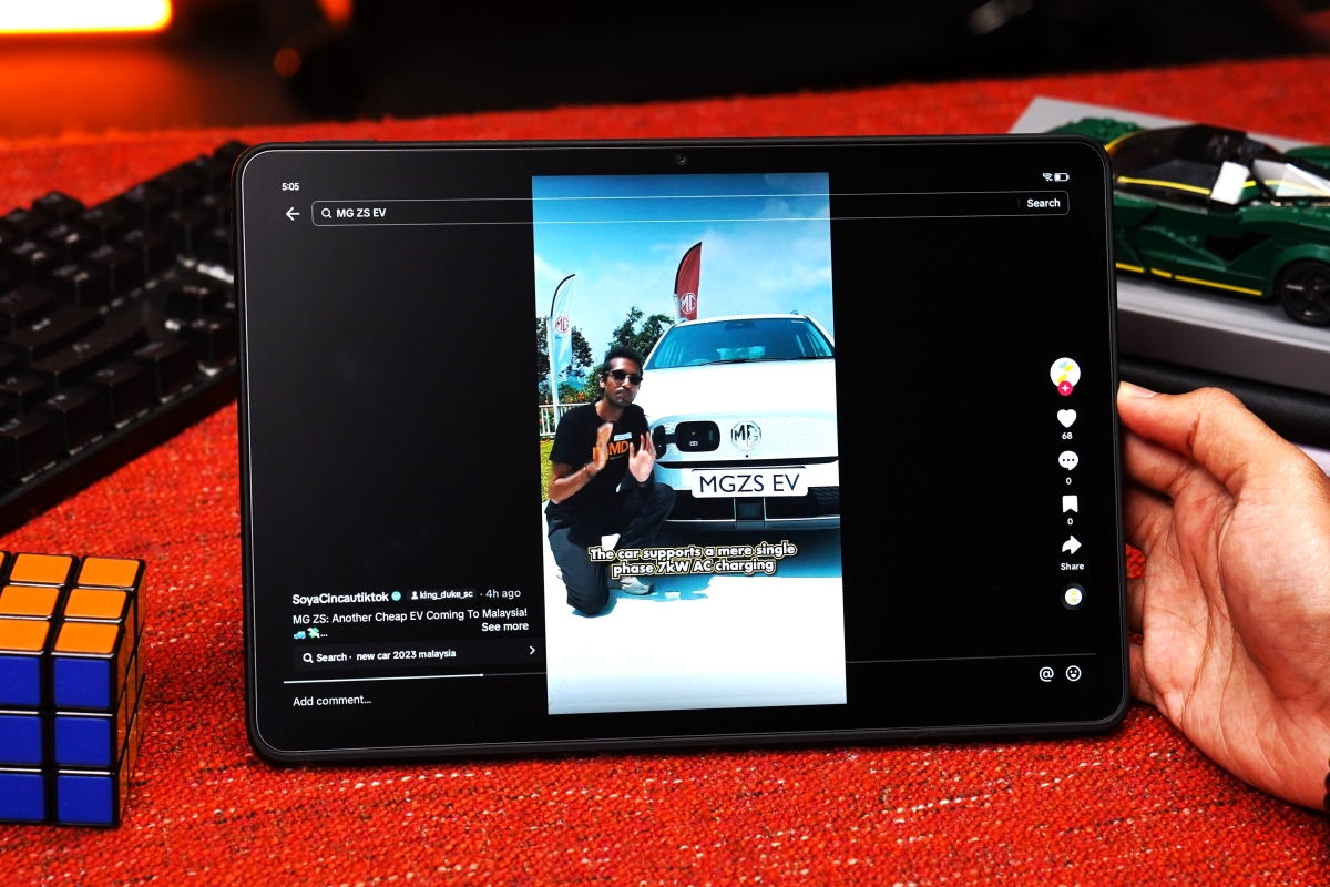 This RM1,999 tablet has a screen that will pamper your eyes