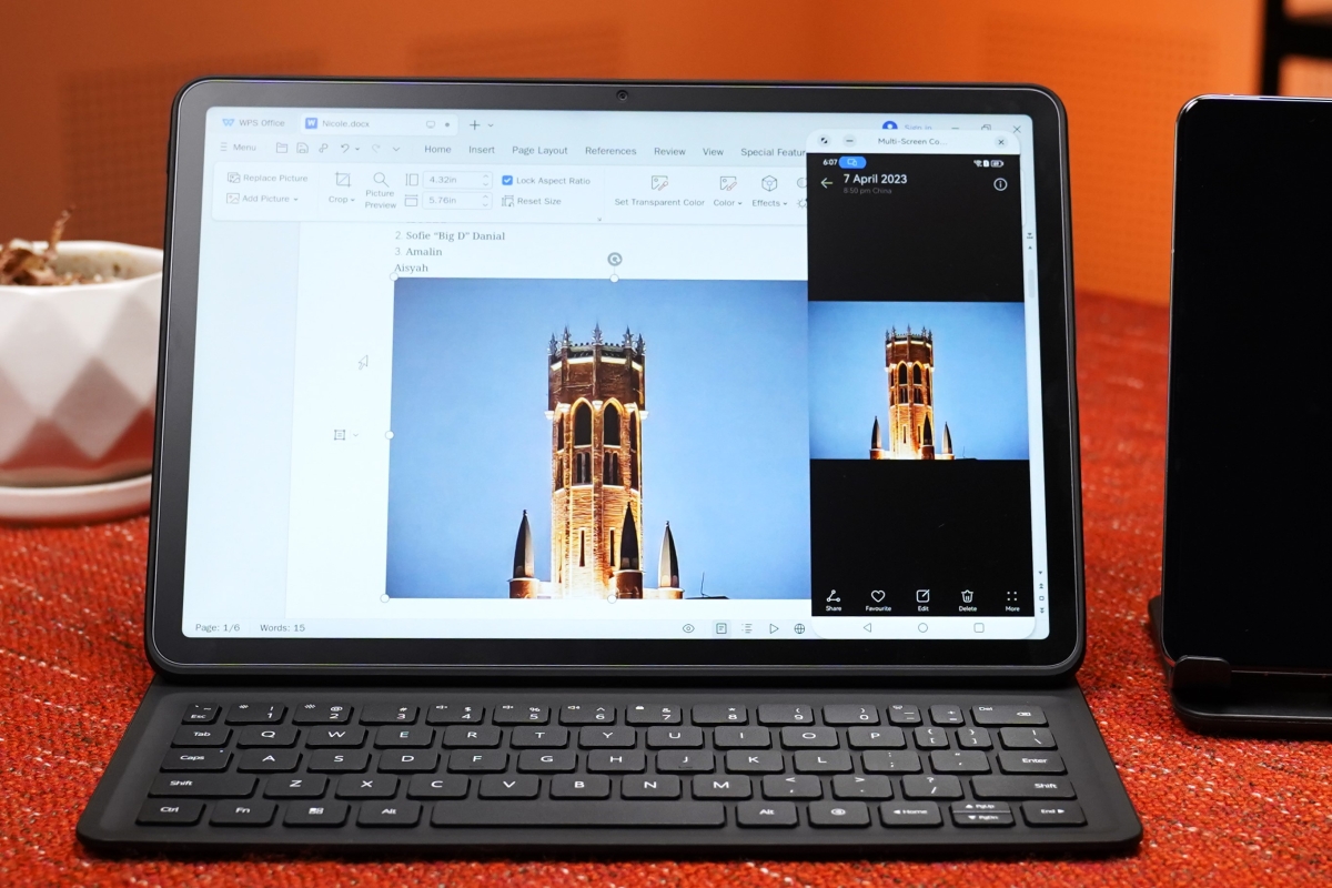 This RM1,999 tablet has a screen that will pamper your eyes