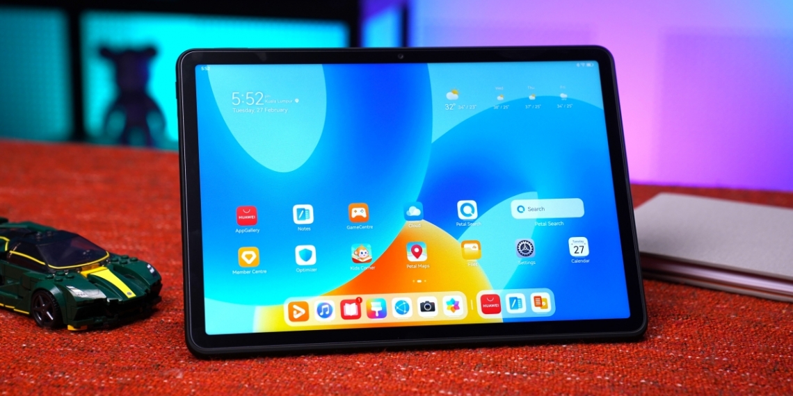 This RM1,999 tablet has a screen that will pamper your eyes