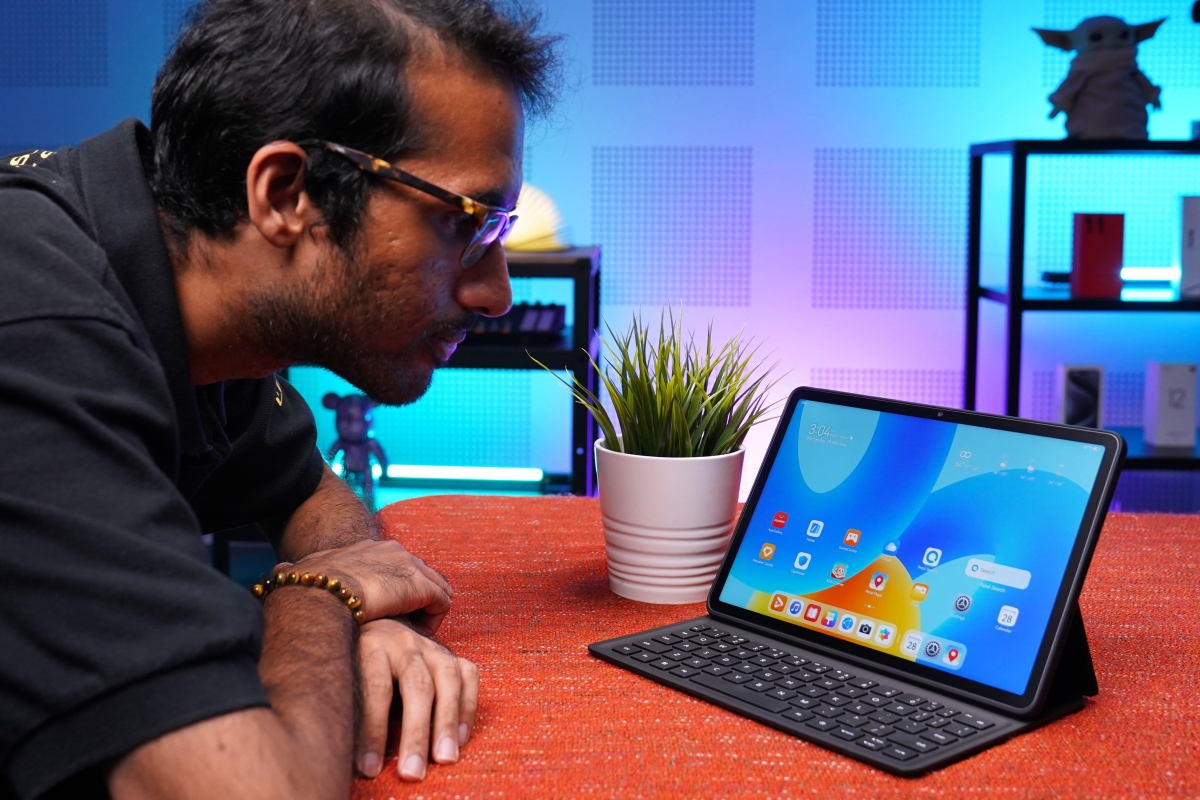 This RM1,999 tablet has a screen that will pamper your eyes