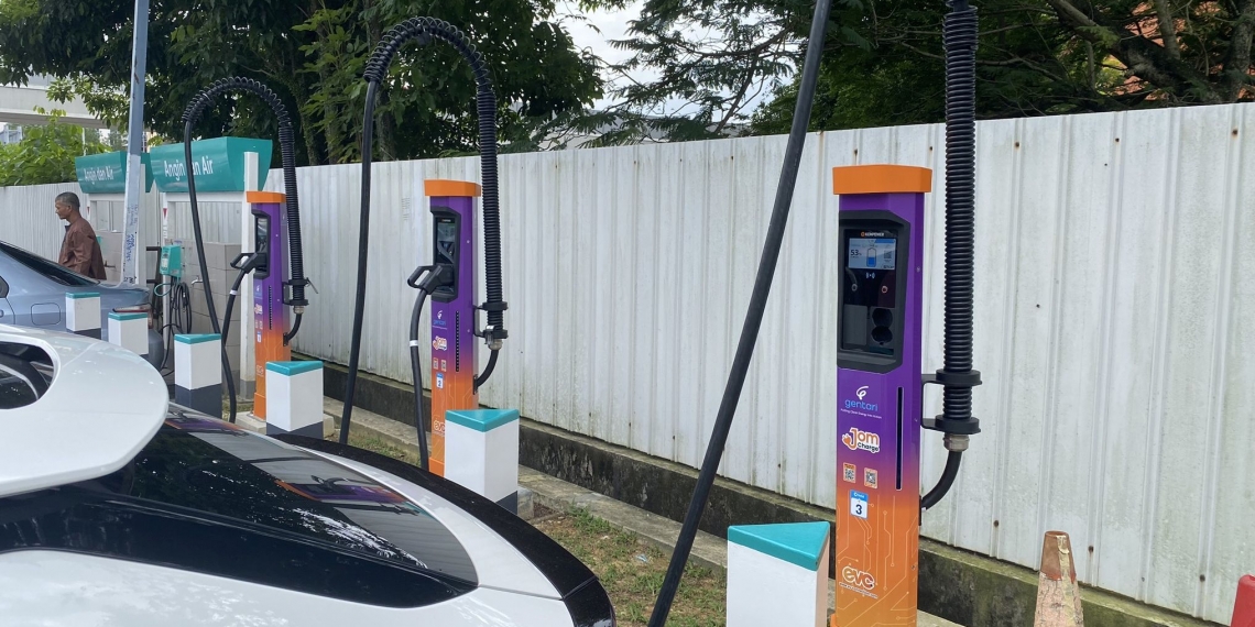 Malaysia delays 10,000 EV chargers target from 2025 to 2030? - SoyaCincau