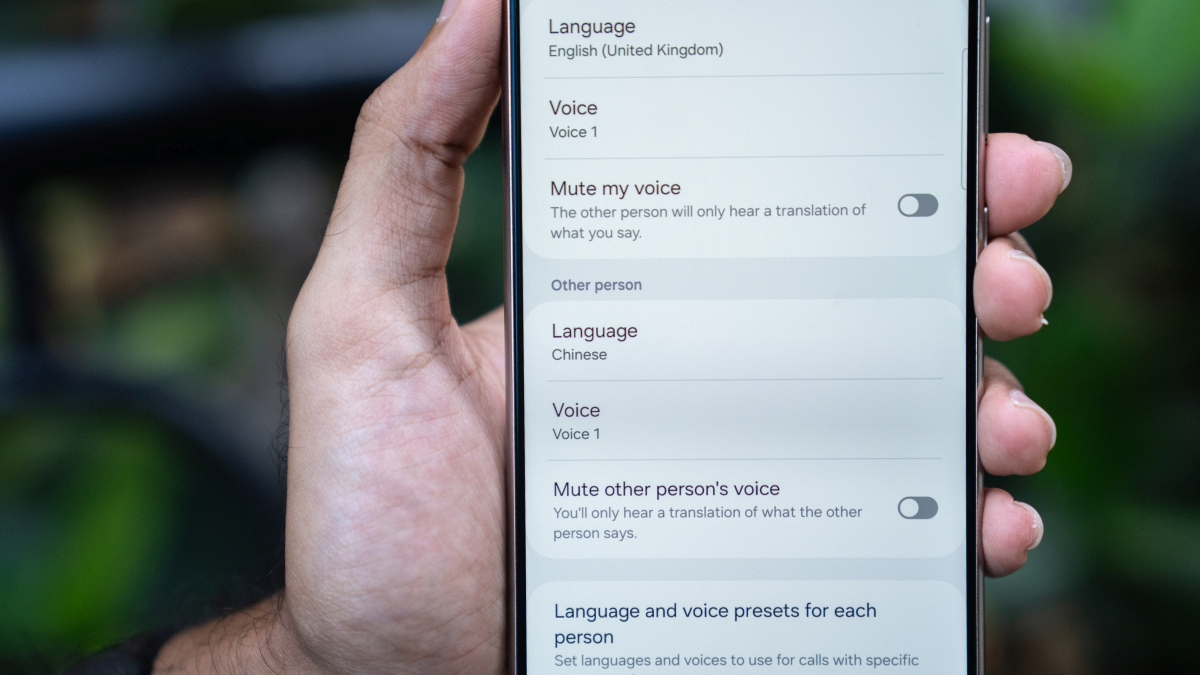 Translate in-person or phone conversations with Galaxy AI