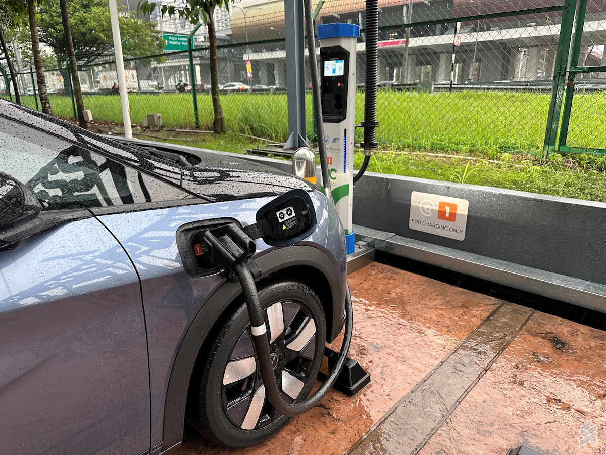 Bomba advised against charging EV in the rain. Is it accurate?