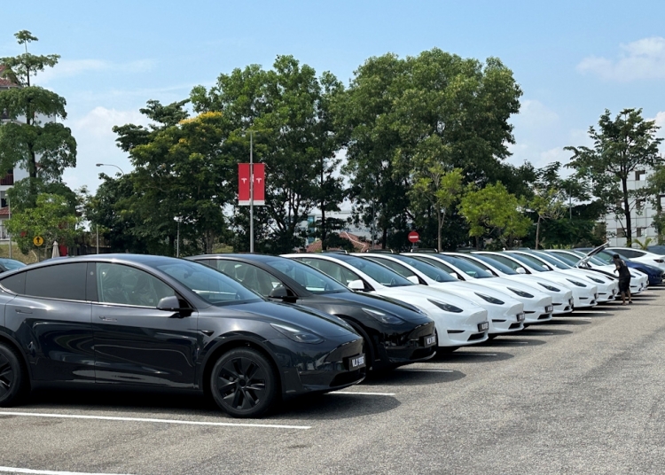 Shell Recharge EV chargers are being installed next to Tesla ...