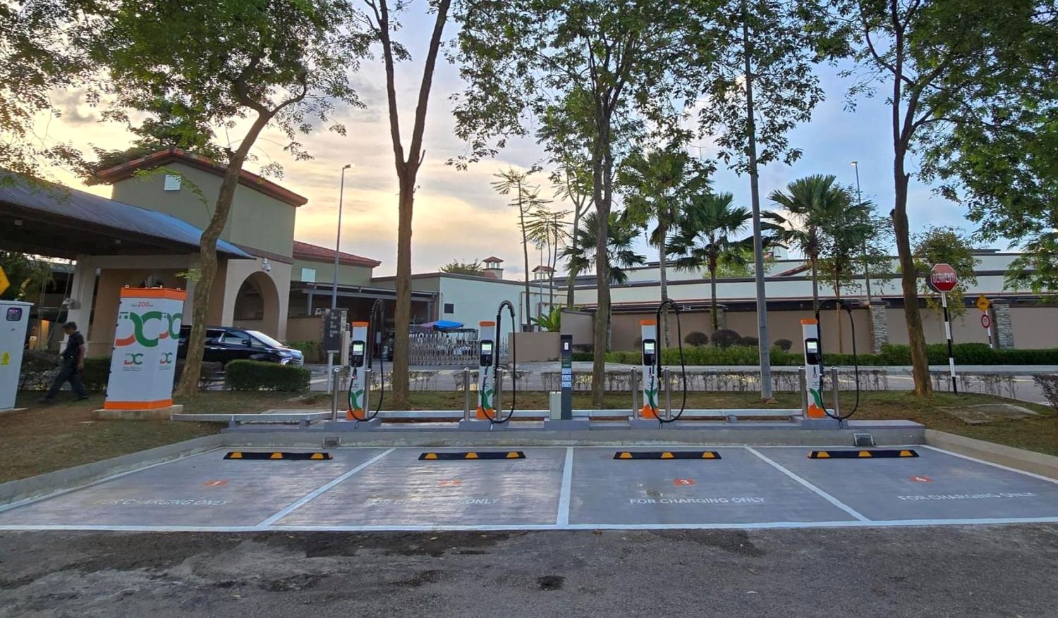 DC Handal's 200kW DC Charger at Johor Premium Outlets