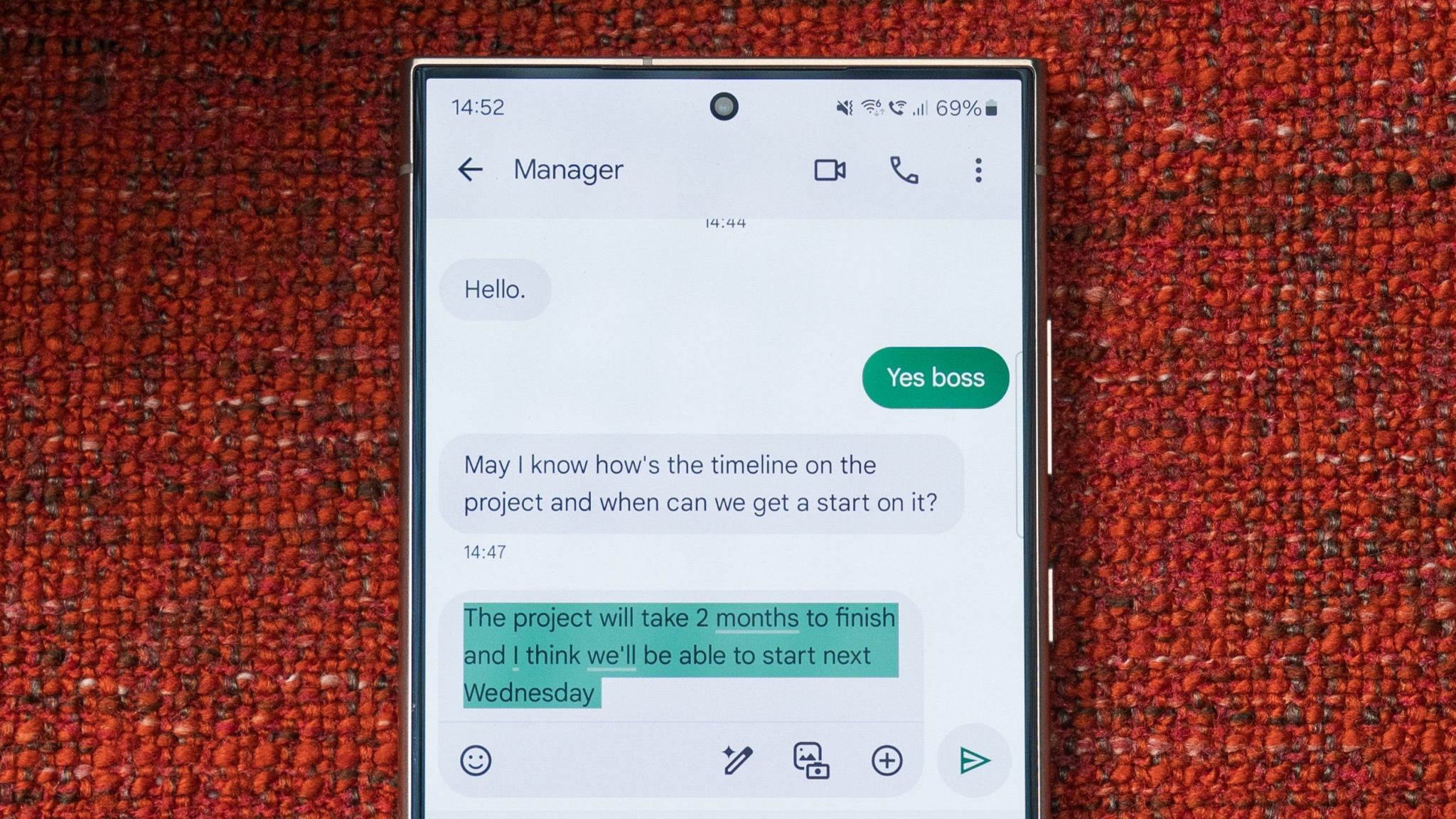 Galaxy AI: Use Chat Assist to reshape messages and captions