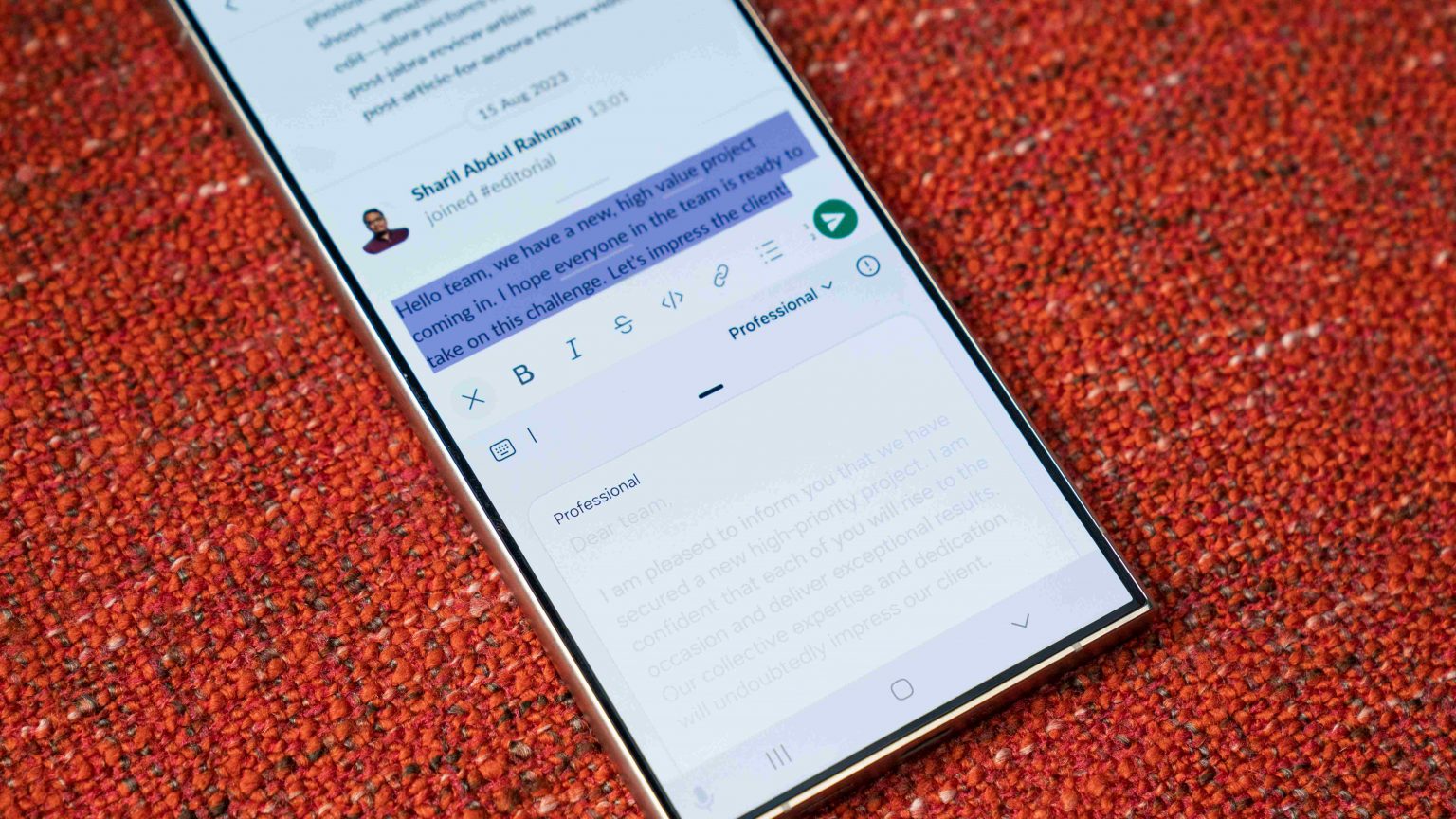 Galaxy AI: Use Chat Assist to reshape messages and captions