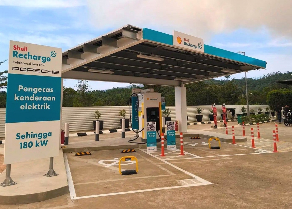 Shell Recharge 180kW DC Charger at Shell Perasing R&R