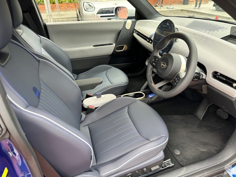 Mini Cooper SE 2024 electric hatch goes official in Malaysia for RM194k