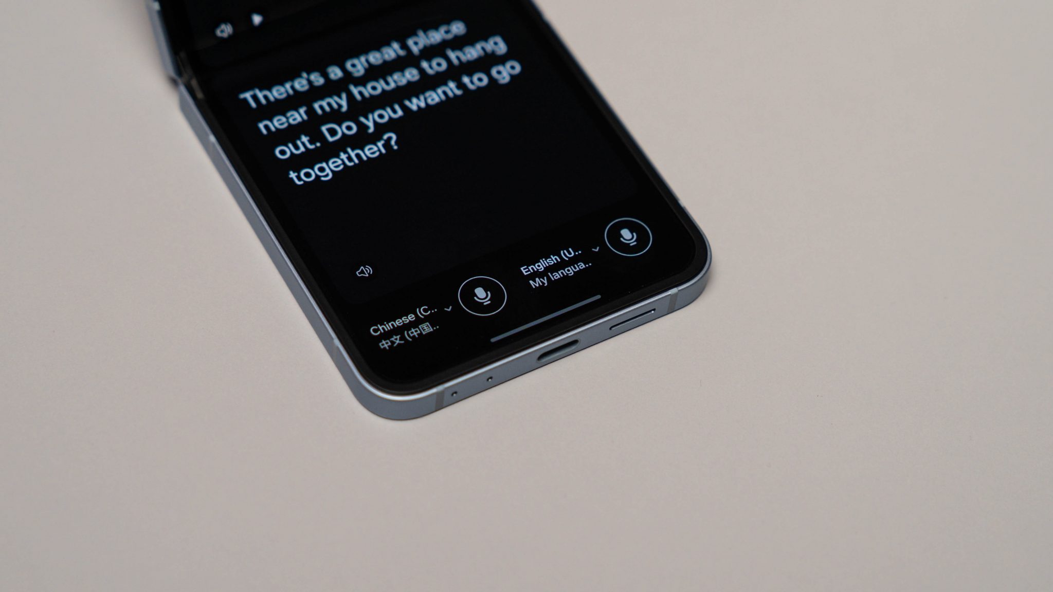 Galaxy Z Flip6: Translate conversations in the coolest way possible