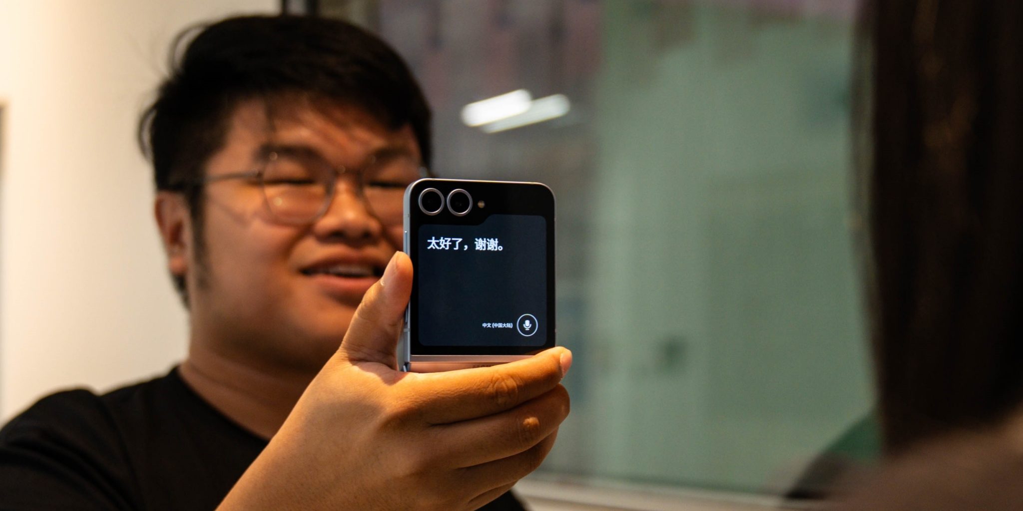 Galaxy Z Flip6: Translate conversations in the coolest way possible
