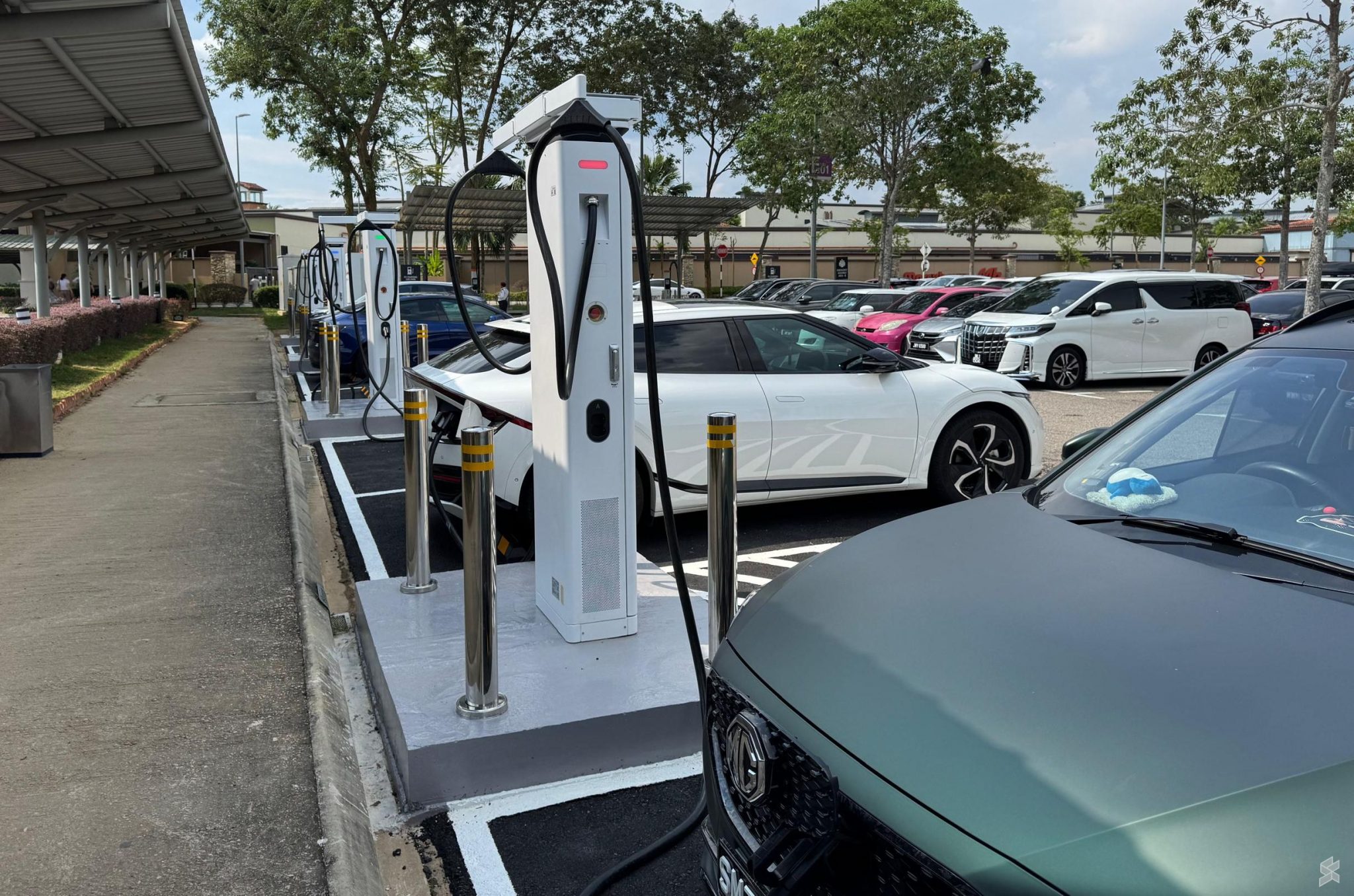 DC Handal 400kW Autel DC Chargers at Johor Premium Outlets