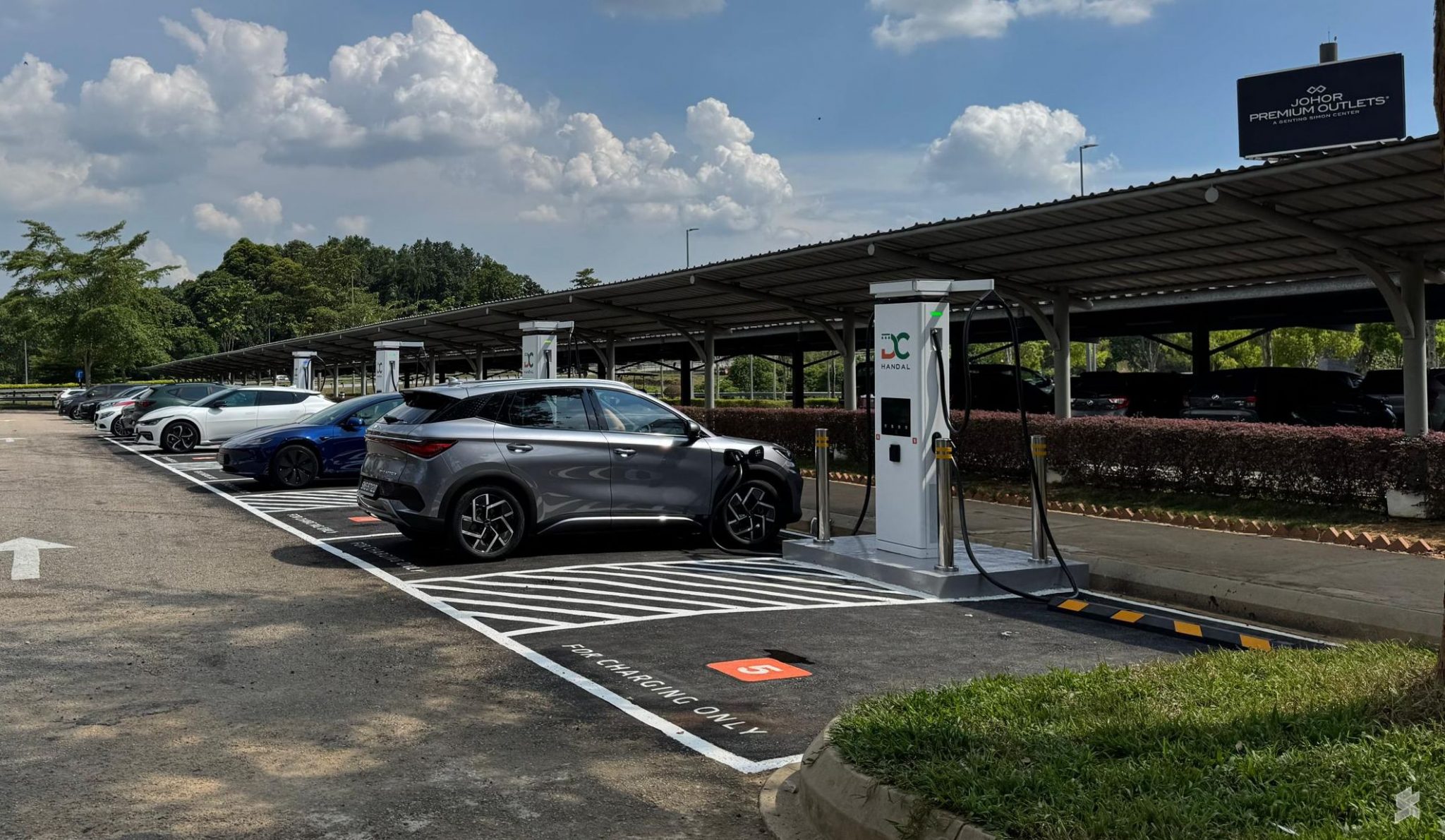 DC Handal 400kW Autel DC Chargers at Johor Premium Outlets