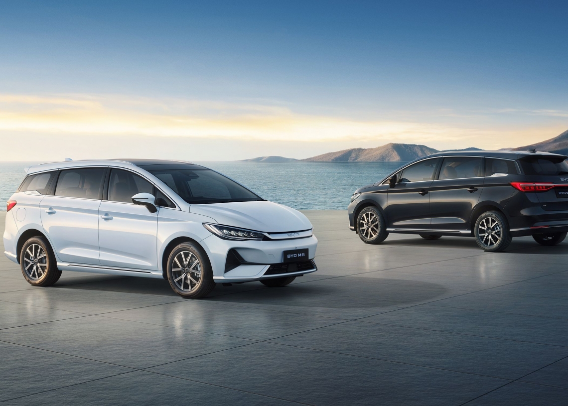 BYD M6 - SoyaCincau