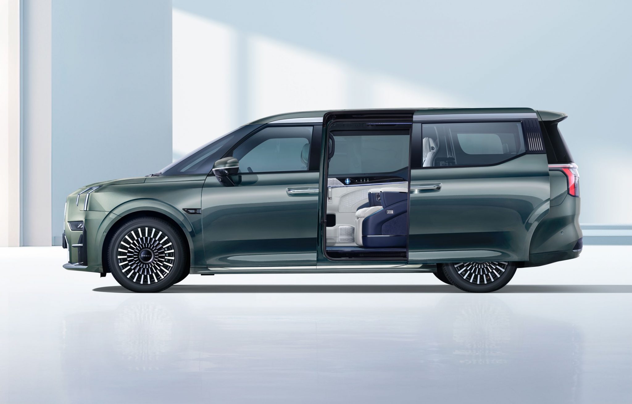 Zeekr 009 Malaysia: Premium EV MPV available for booking