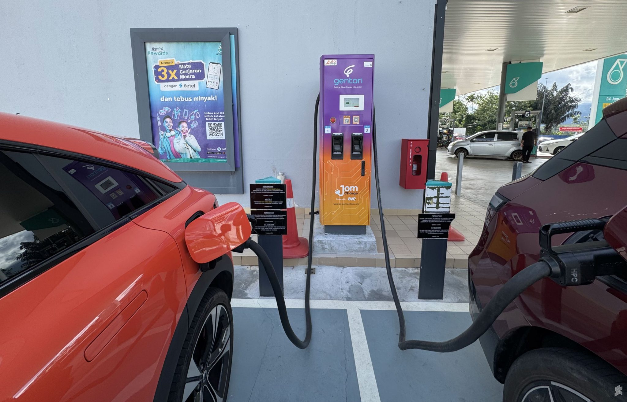 Malaysia delays 10,000 EV chargers target from 2025 to 2030? - SoyaCincau