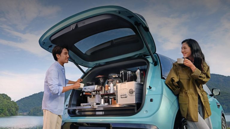 Zeekr Mix: Futuristic B-pillarless EV MPV, up to 702km range